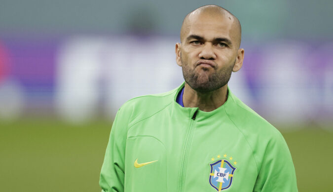 Daniel Alves compra clube em Portugal e avalia retorno aos gramados ...